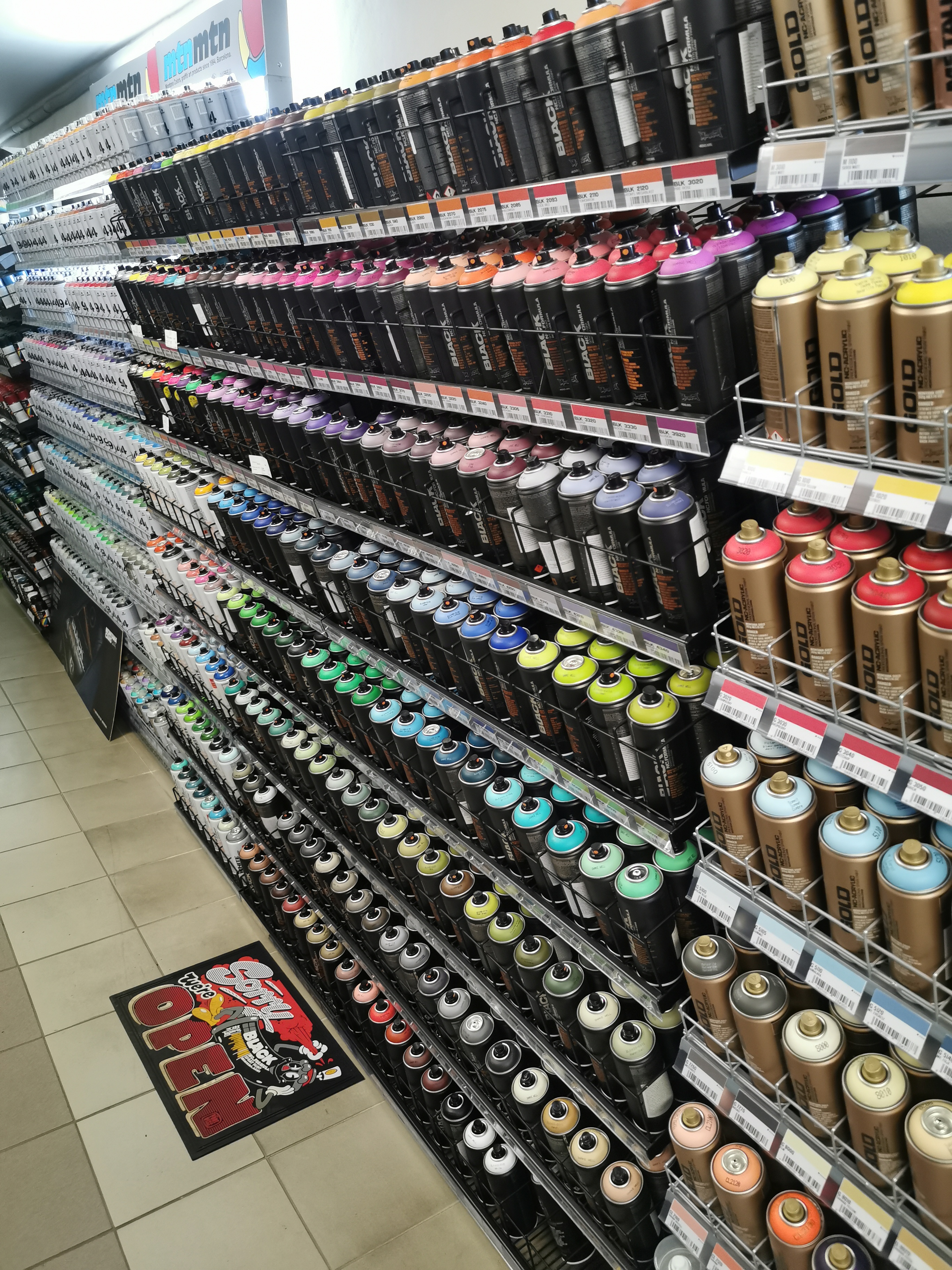 Spreje | Montana Black 400ml | Pomat Farby Laky